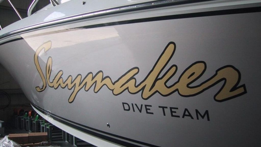 Vinyl Boat Lettering for Commercial Boats | Vintage Sign & Light